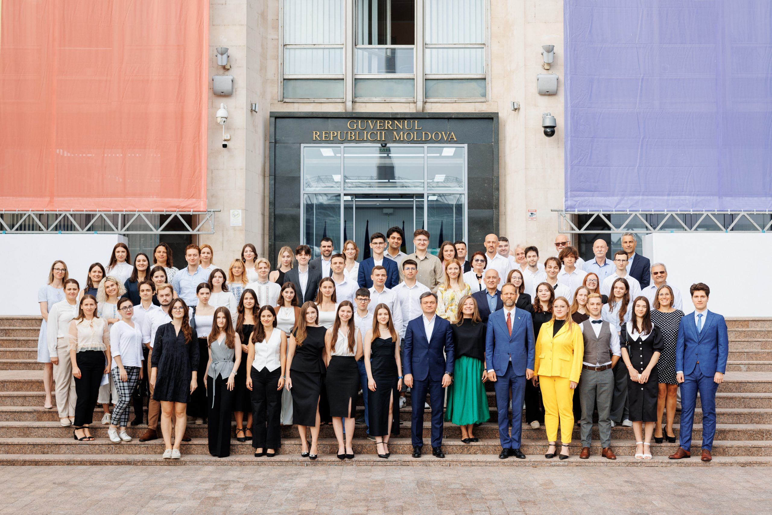 64 de tineri și-au primit certificatele de absolvire ale Programului de ...